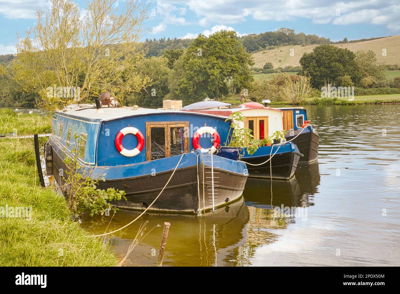 The River Thames At Mapledurham Lock, Berkshire, UK Stock Photo - Alamy