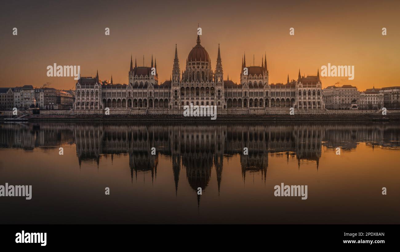 budapest europe parlament Stock Photo - Alamy