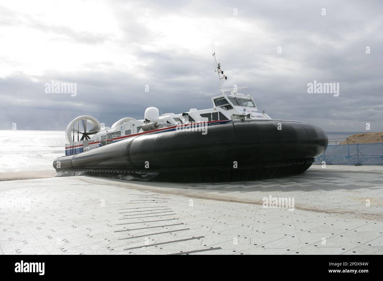 Stagecoach testing a proposed hovercraft crossing from Kirkcaldy to ...