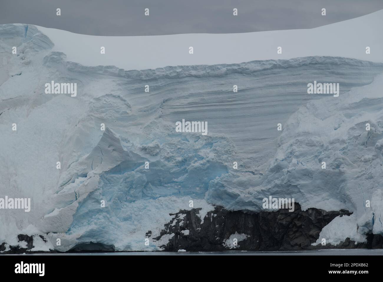 Packed snow layers hi-res stock photography and images - Alamy