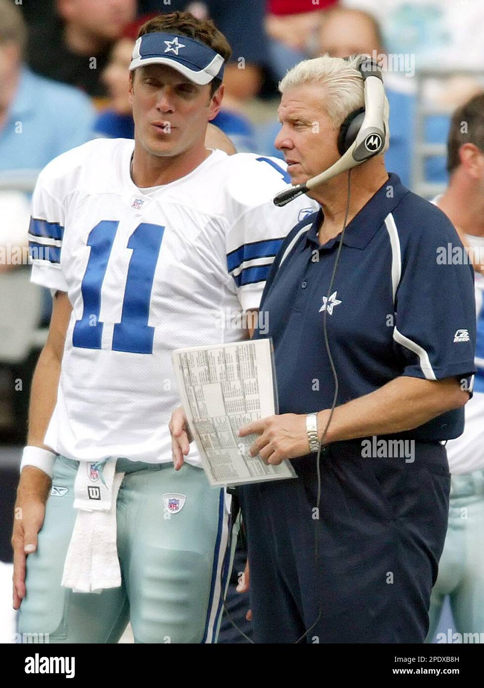 Dallas Cowboys head coach Bill Parcells talks with quarterback Drew ...