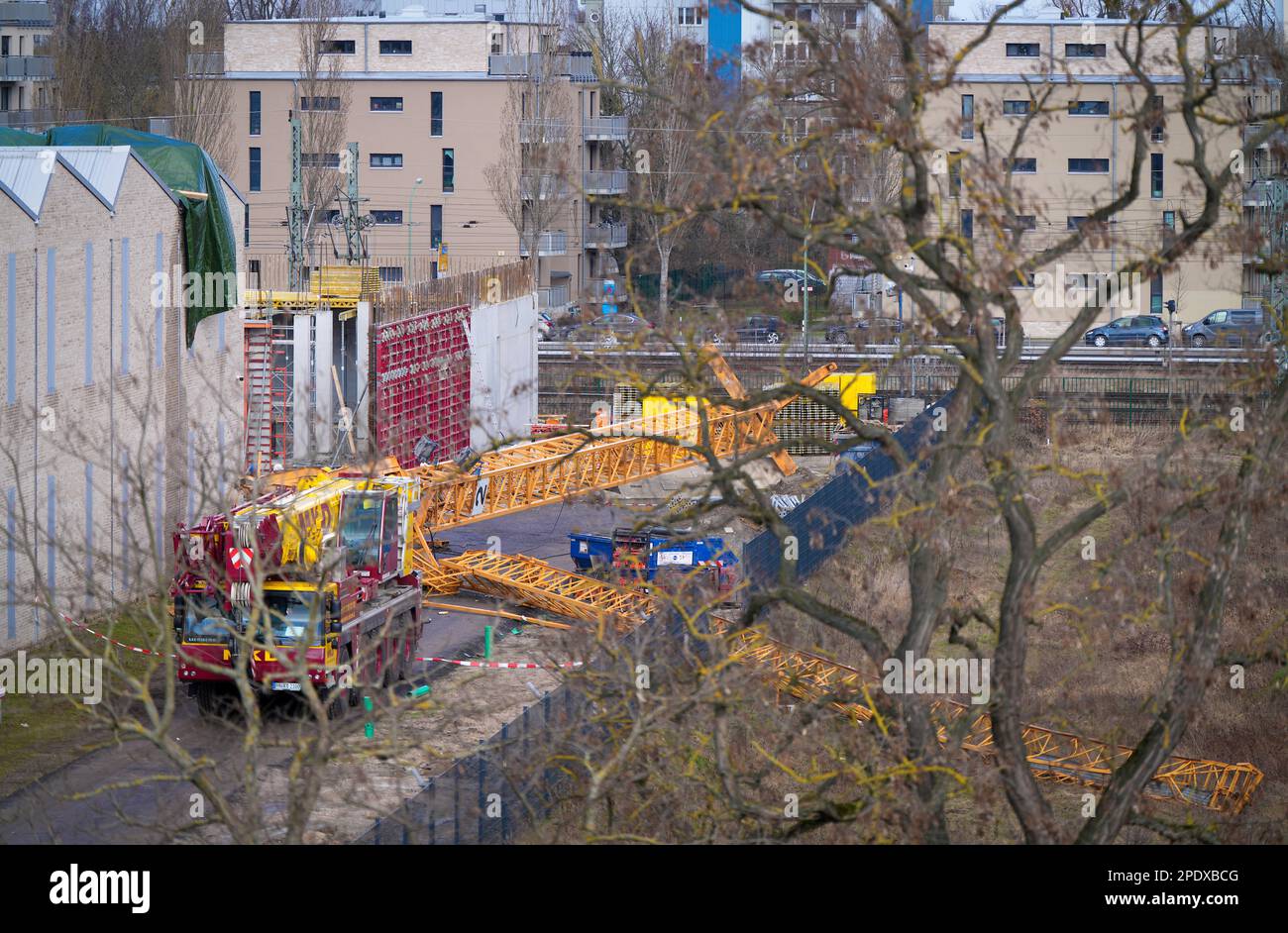 Potsdam, Germany. 15th Mar, 2023. A fallen construction crane lies on ...
