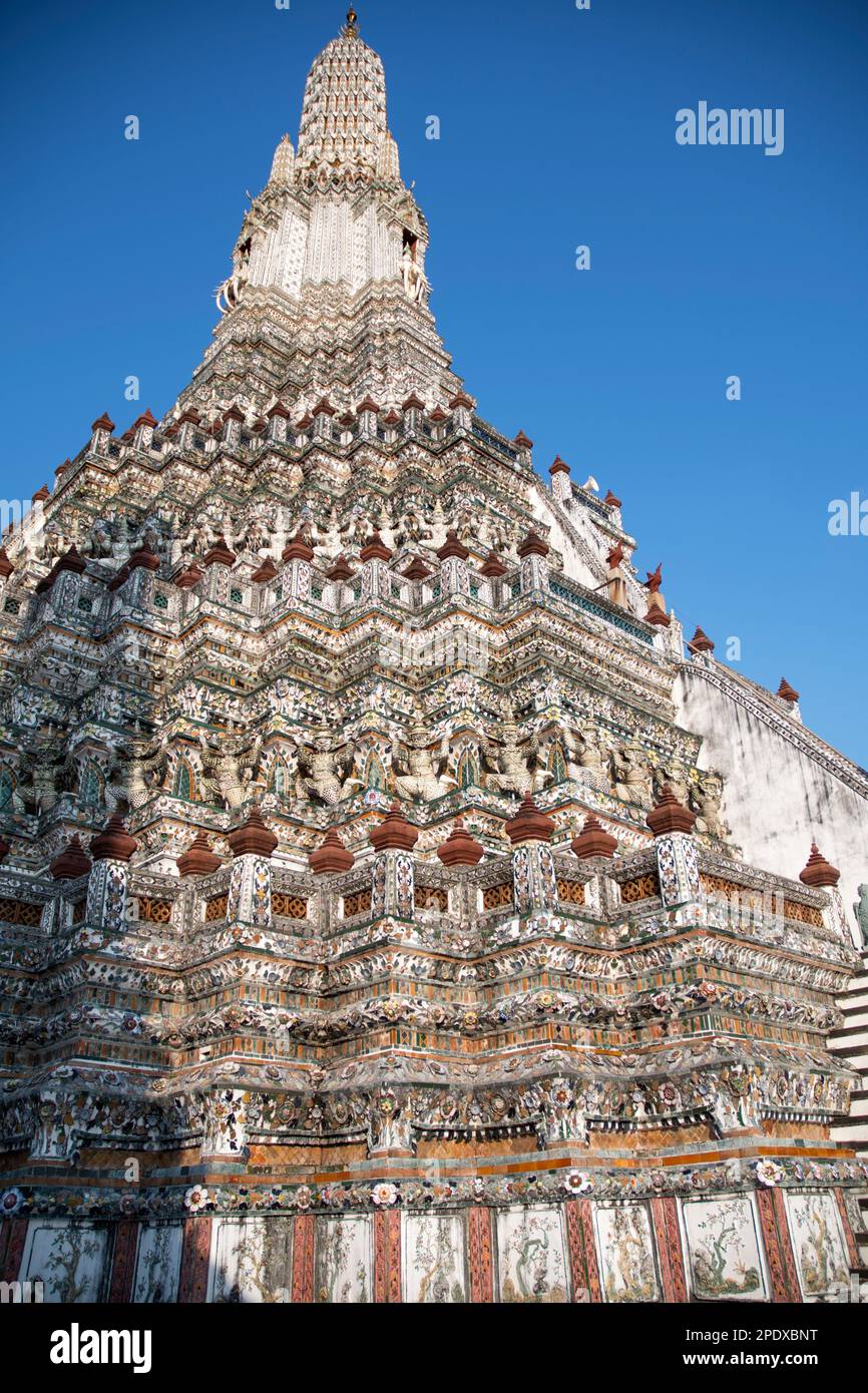 Impressive architectural details of Wat Arun (The Temple of Dawn) in ...