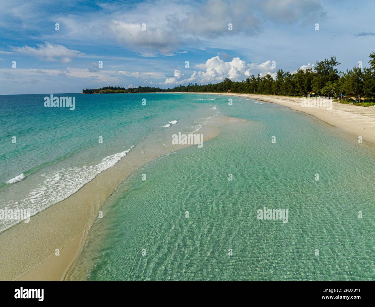 Aerial view of Seascape with tropical sandy beach and blue ocean ...
