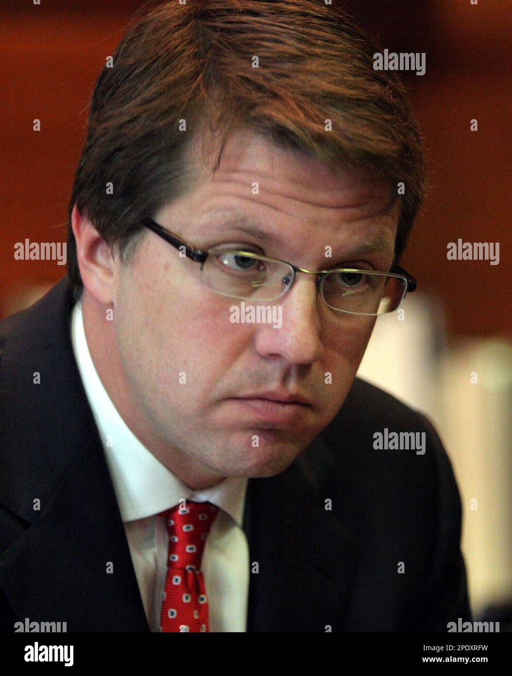 Plaintiff attorney Mark Lanier talks with a co-worker before closing ...