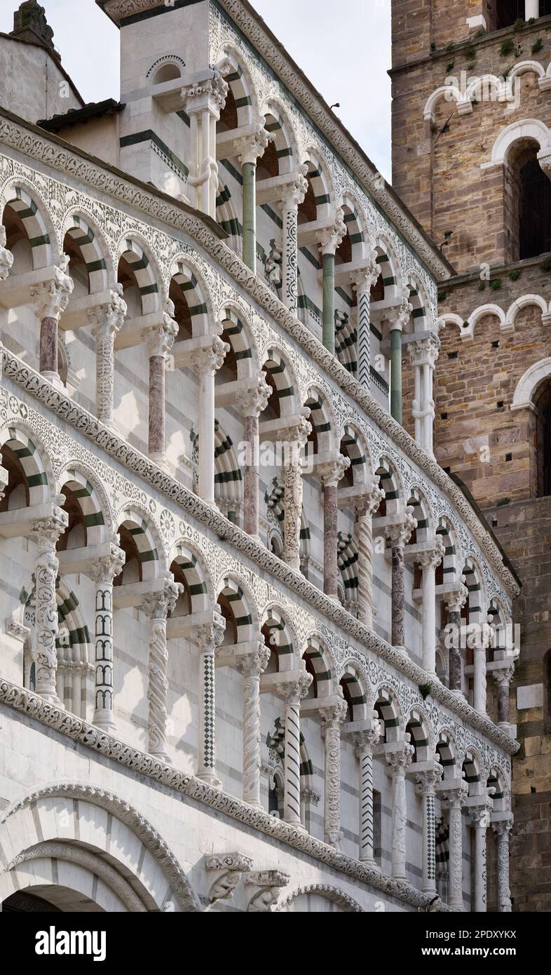 outside view of Cathedral San Martino of Lucca, Duomo di San Martino ...