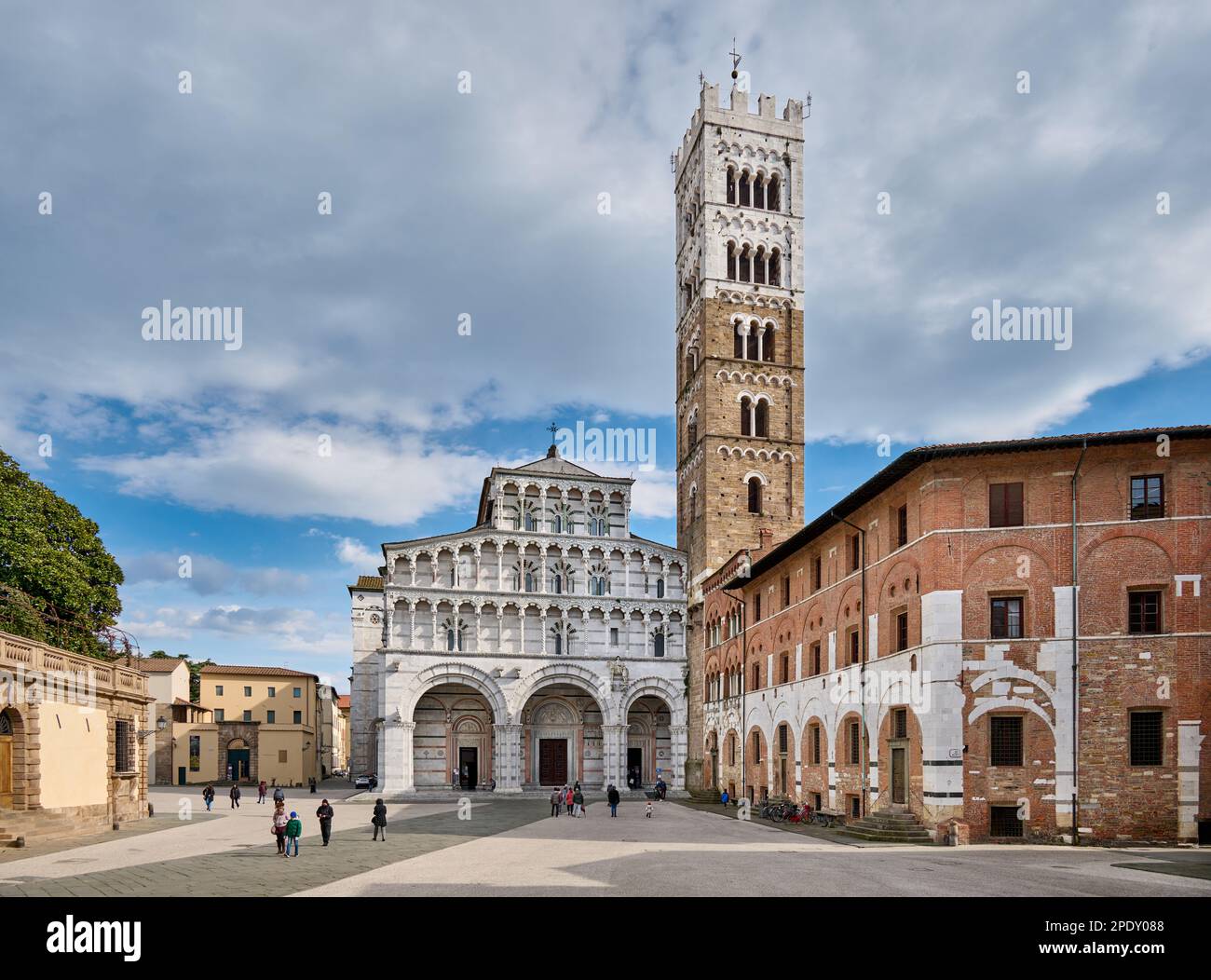 outside view of Cathedral San Martino of Lucca, Duomo di San Martino ...