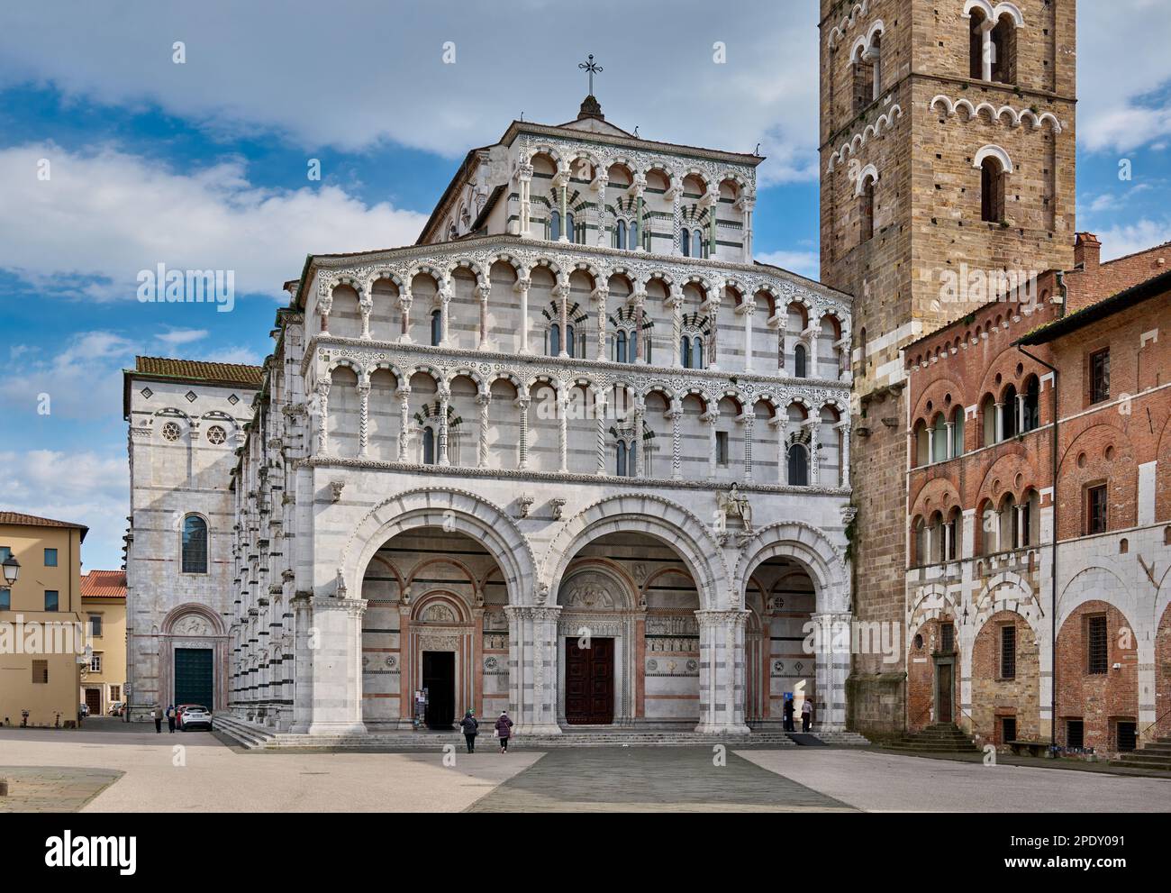 outside view of Cathedral San Martino of Lucca, Duomo di San Martino ...