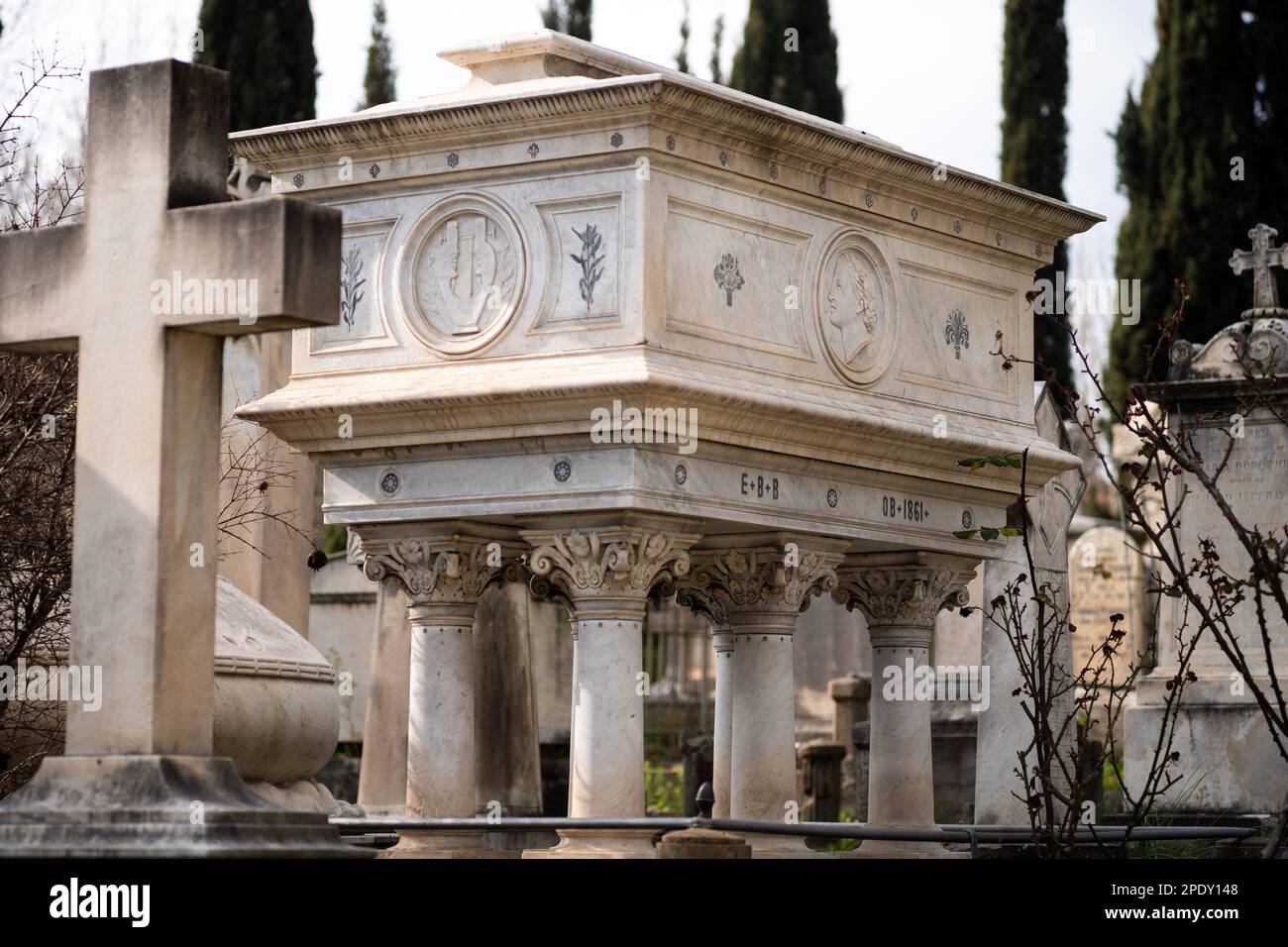 English cemetery hi-res stock photography and images - Alamy