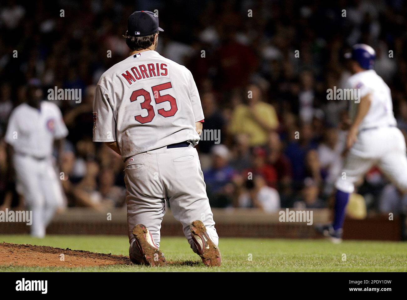 St. Louis Cardinals starting pitcher Matt Morris(35) watches first base ...