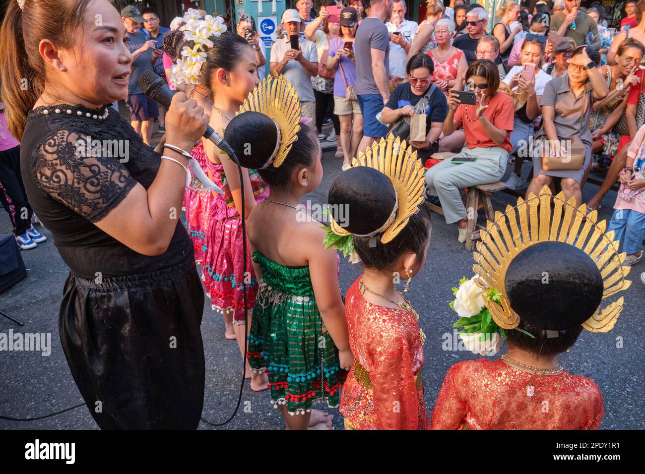 Trad costume hi-res stock photography and images - Alamy