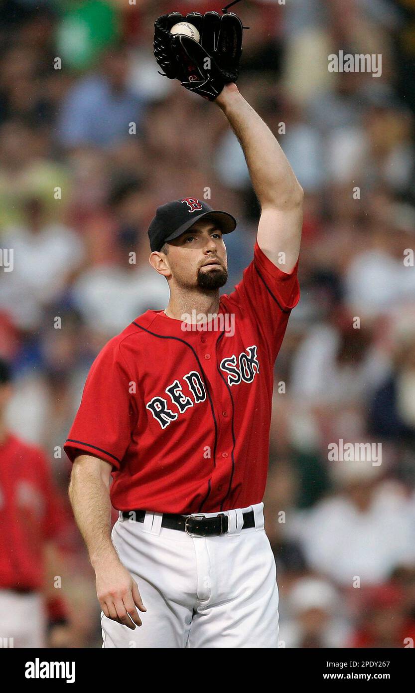 Boston Red Sox pitcher Matt Clemente gets the ball back after giving up ...