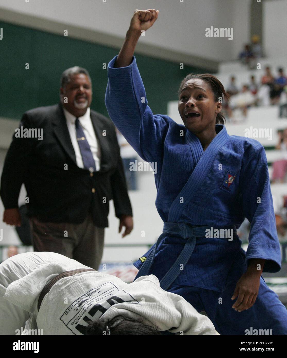 Colombia's Yuri Alvear celebrates after beating Venezuela's Jessica ...