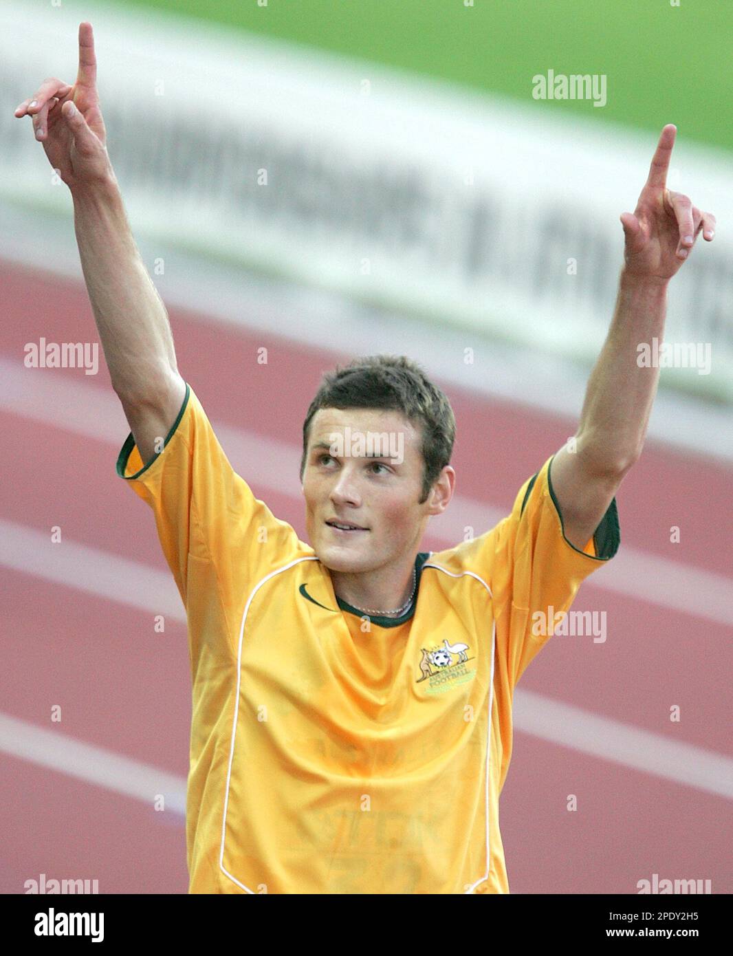 Craig Mottram of Australia waves after he won the bronze medal in the ...