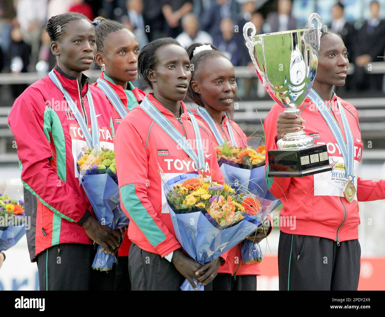 The Kenyan team pose for photographers after winning the gold medal in ...