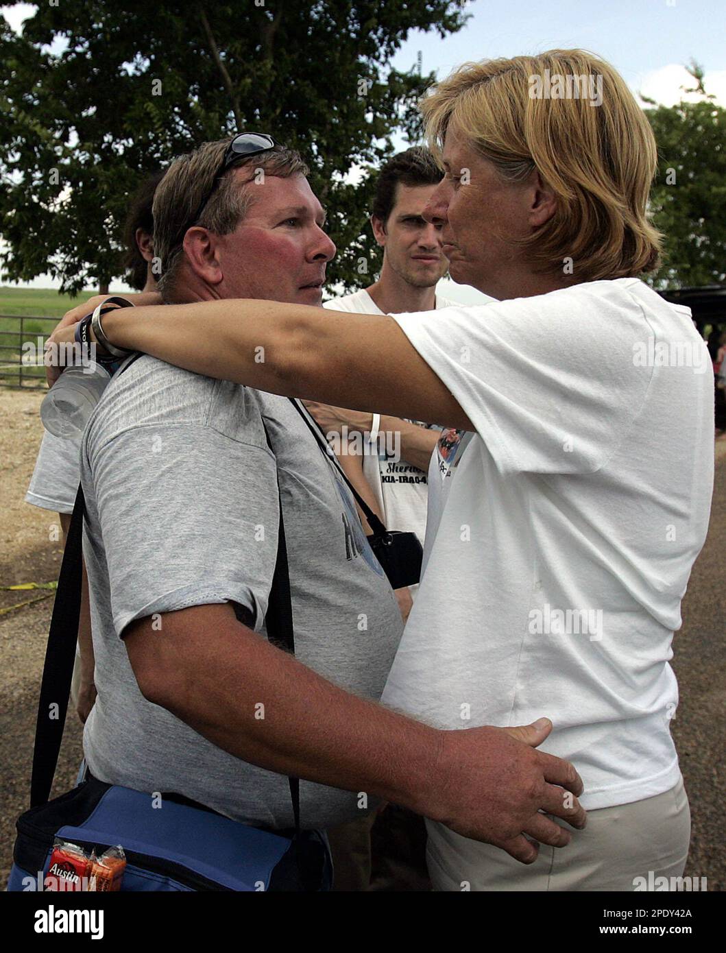 Cindy Sheehan, right, and President Bush supporter Gary Qualls of ...