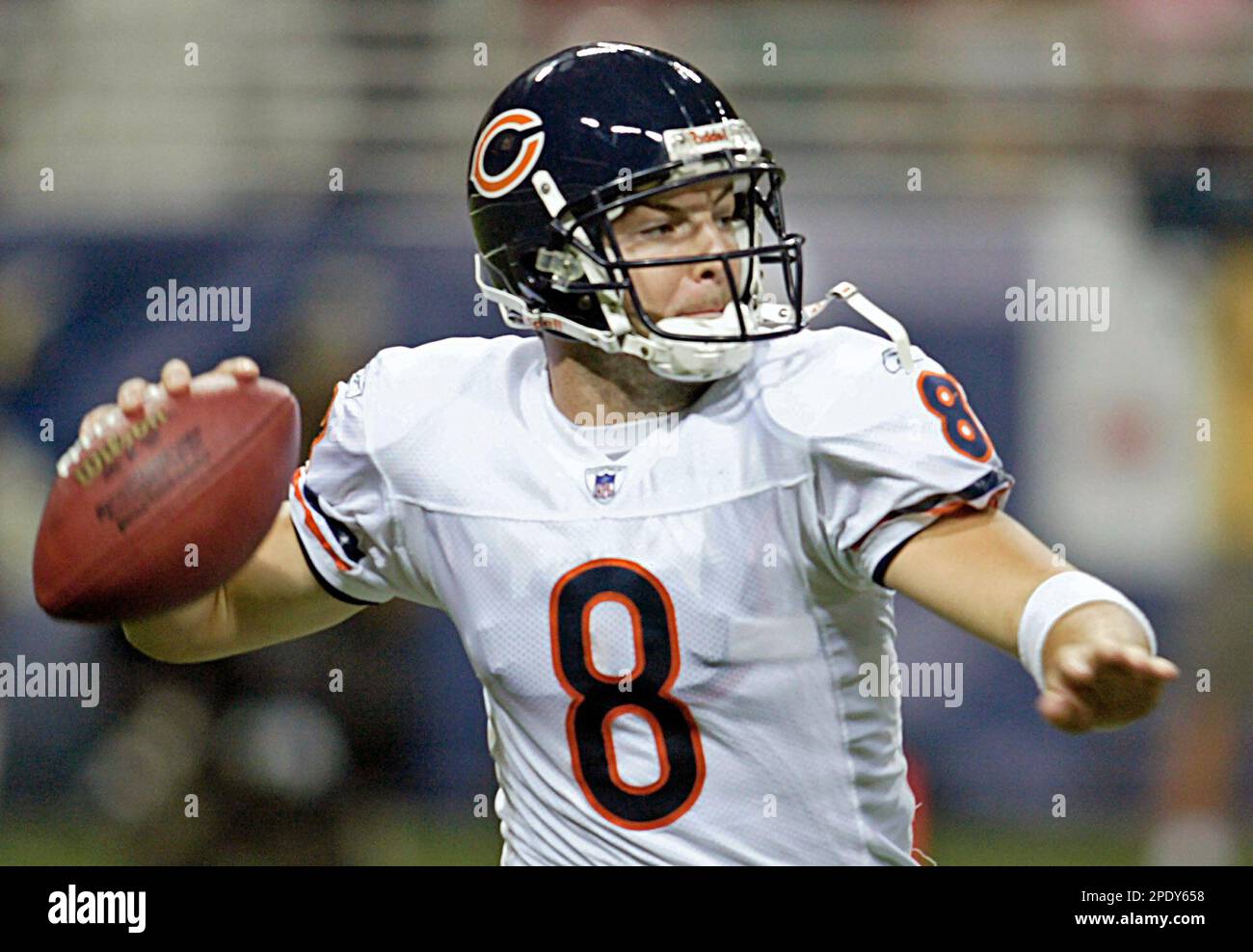 Chicago Bears' Rex Grossman sets to pass in the second quarter against ...
