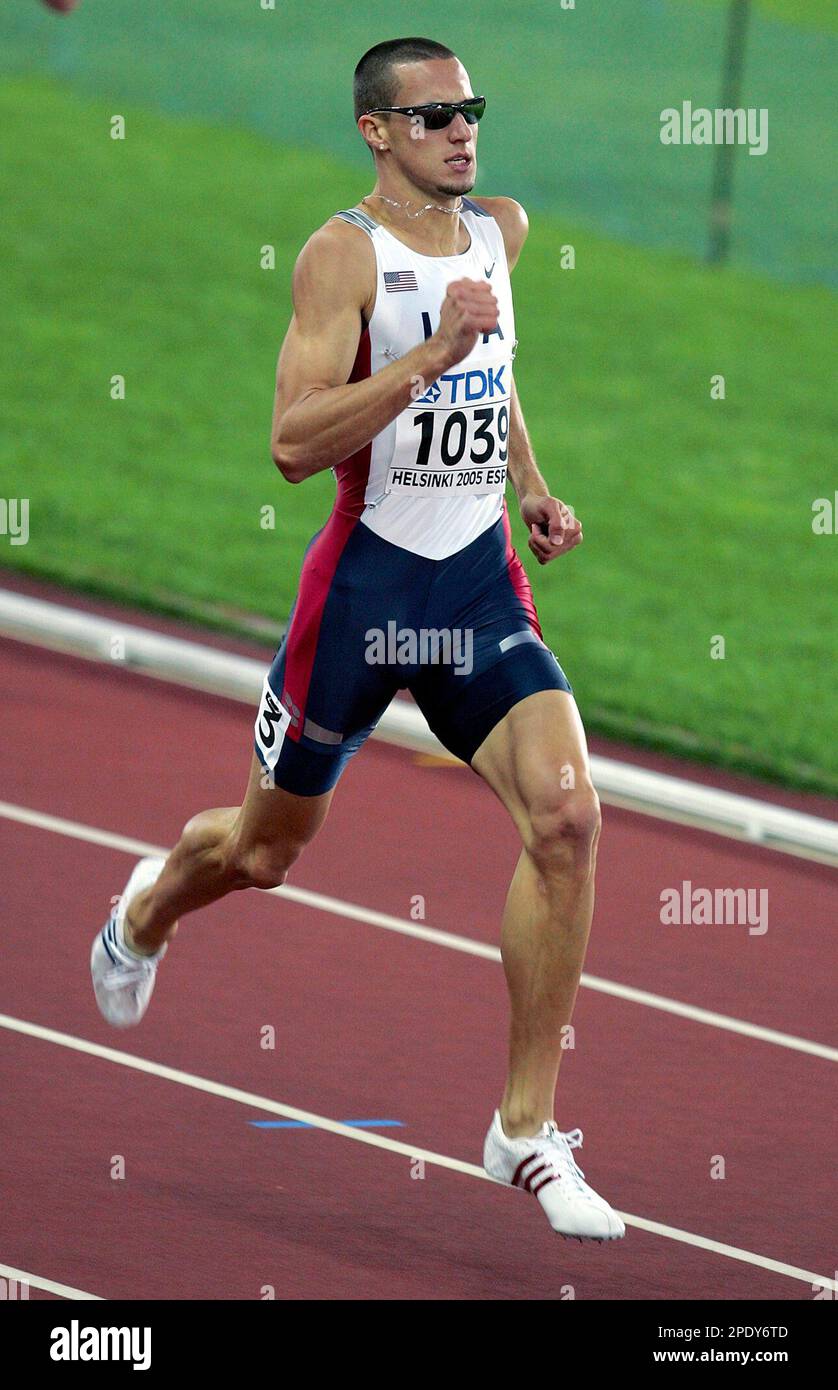 Jeremy Wariner of the USA heads to victory in the Men's 400 meter final ...