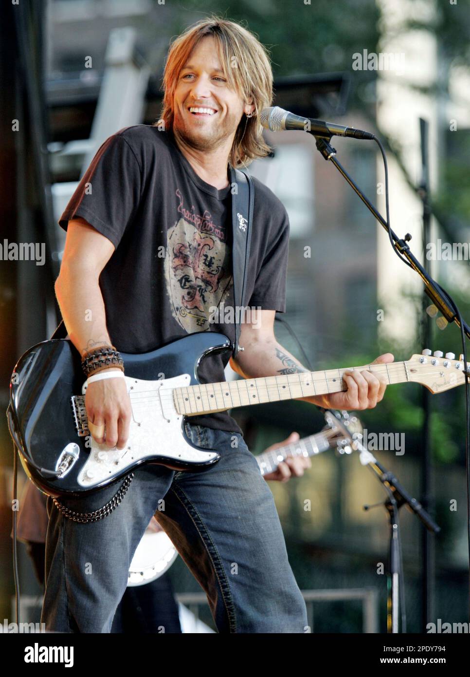 Australian country singer Keith Urban performs on ABC's "Good Morning ...
