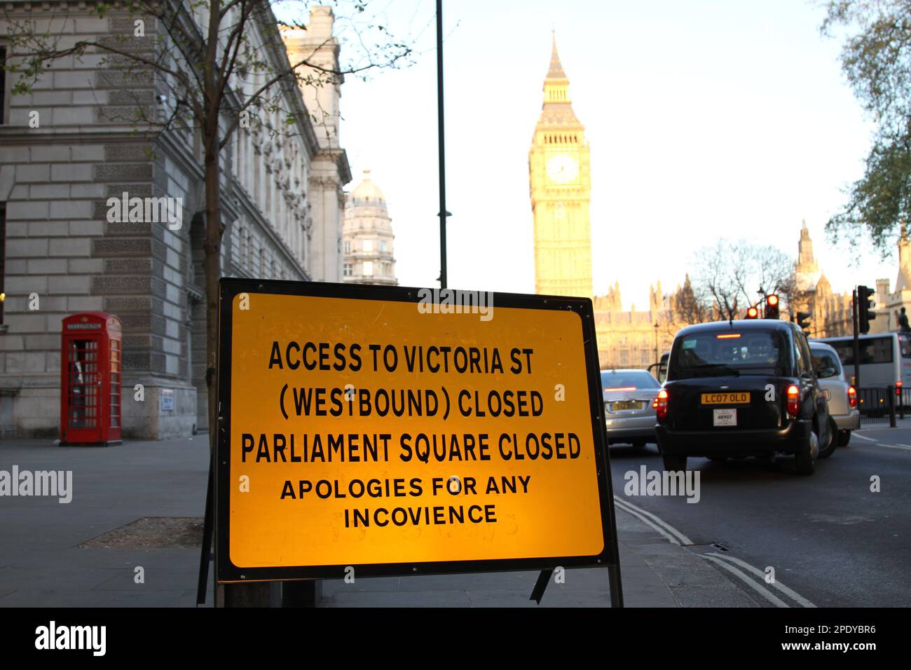Signs in the United Kingdom with grammatical mistakes. Official sign ...