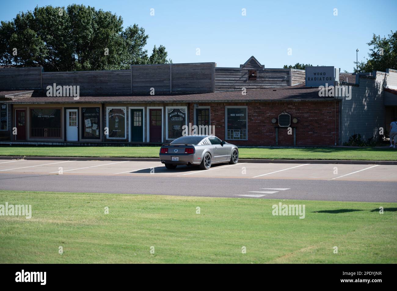 Contemporary office building features hi-res stock photography and ...
