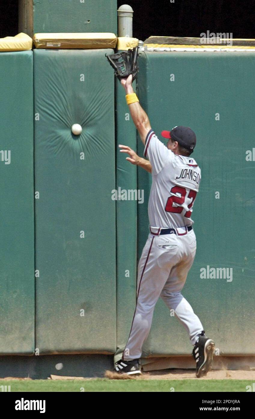 Atlanta Braves Kelly Johnson can't make the catch on a ball hit by St ...