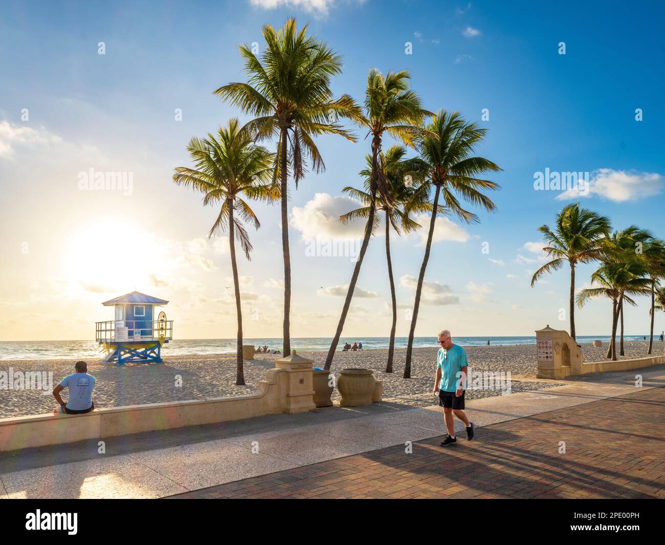 Hollywood beach broadwalk hi-res stock photography and images - Alamy