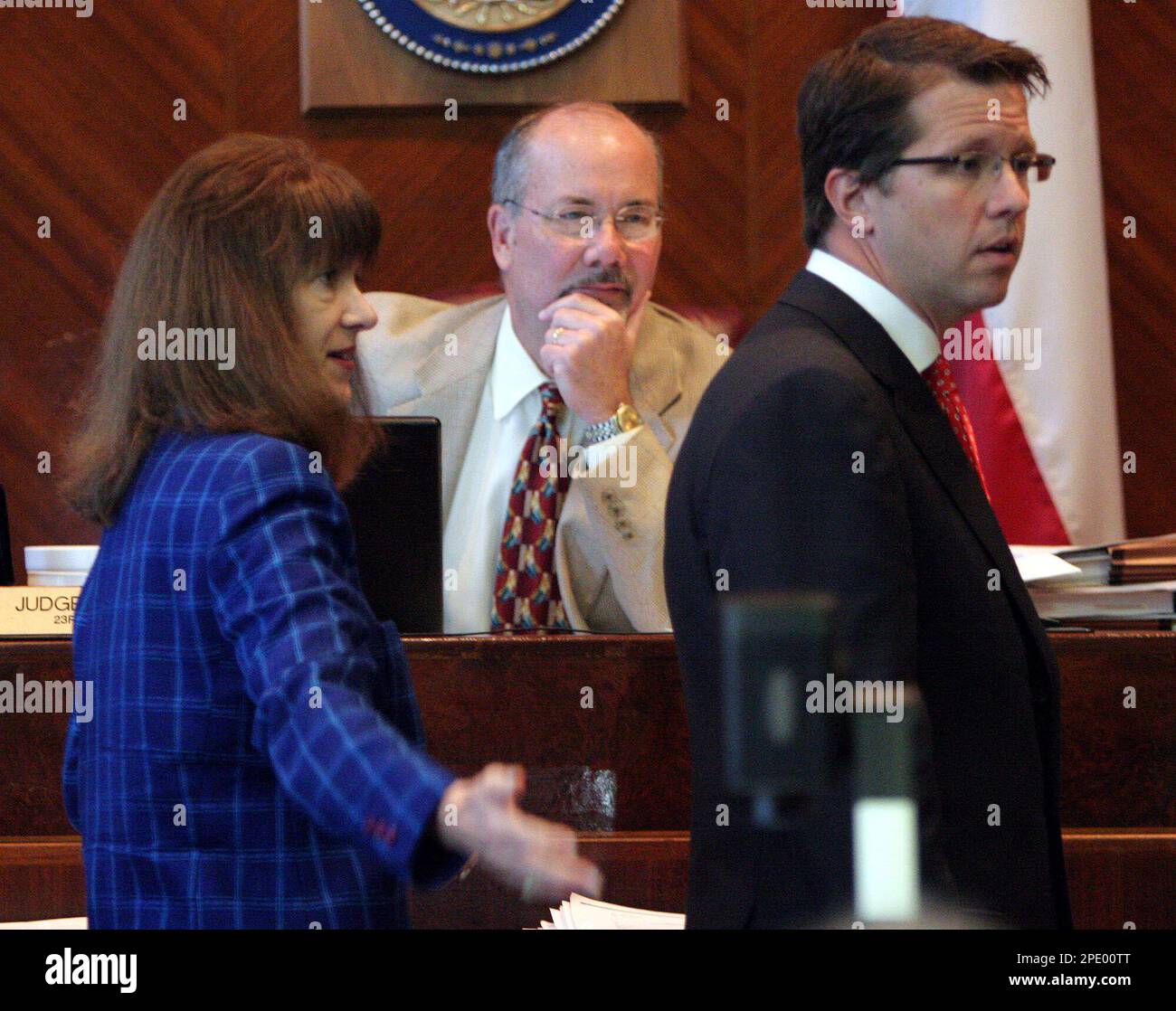 Merck Co. attorney Gerry Lowry, left, and plaintiffs attorney Mark Lanier, right, confer before ...
