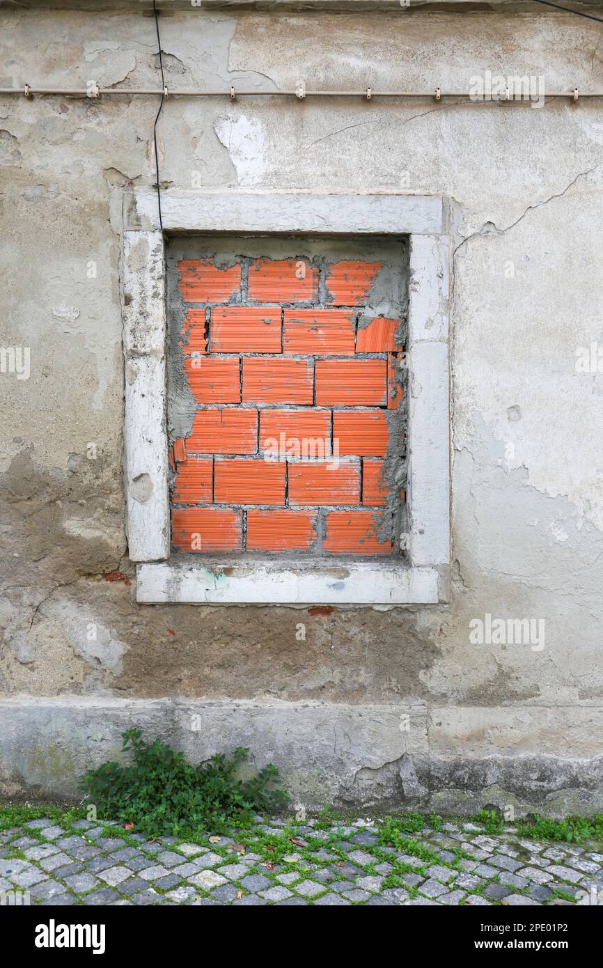 Window bricked up with red bricks of abandoned building Stock Photo - Alamy