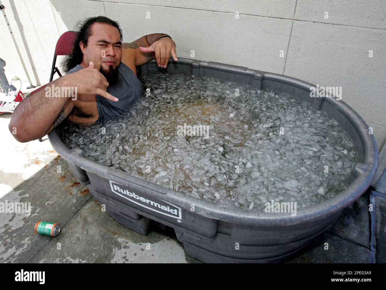 San Francisco 49ers defensive tackle Isaac Sopoaga gives the Hawaiian ...