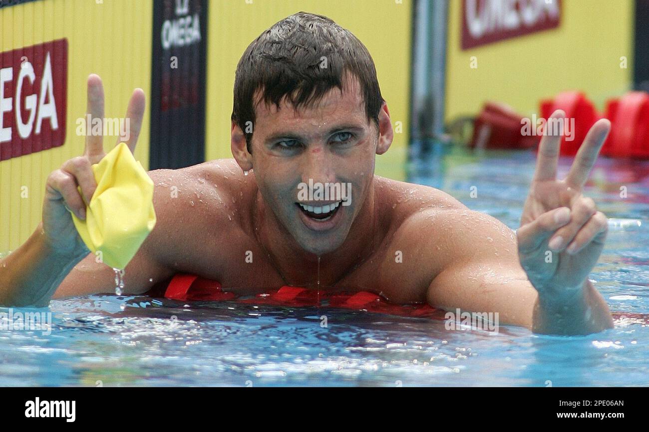 Australia's Grant Hackett celebrates his gold medal victory in men's ...