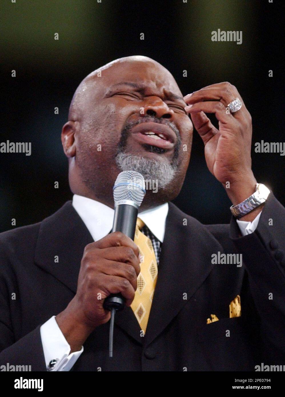 **FILE**Bishop T.D. Jakes preaches to a crowd gathered at the Georgia ...