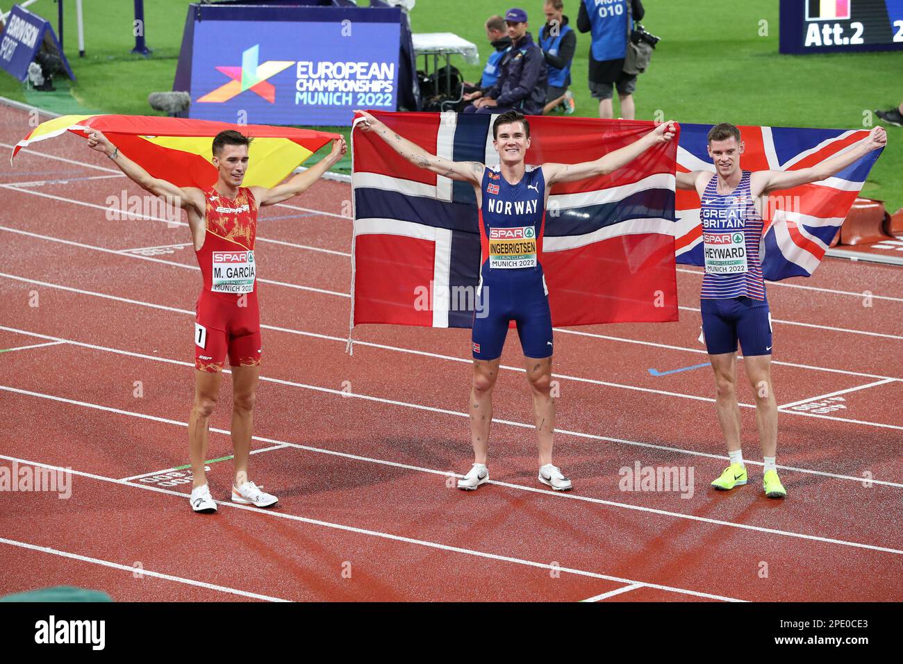 Jakob INGEBRIGTSEN, Jake HEYWARD & Mario GARCÍA with their national ...