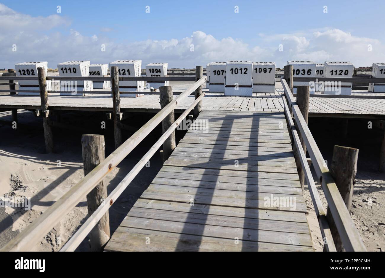St. Peter Ording, Germany. 15th Mar, 2023. The first beach chairs are ...