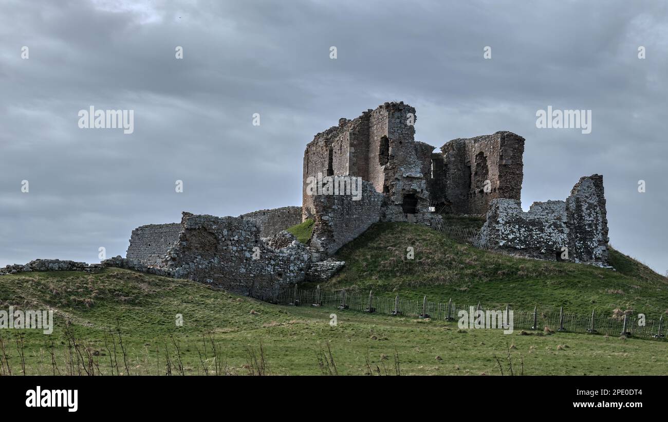 Motte and bailey castle scotland hi-res stock photography and images ...