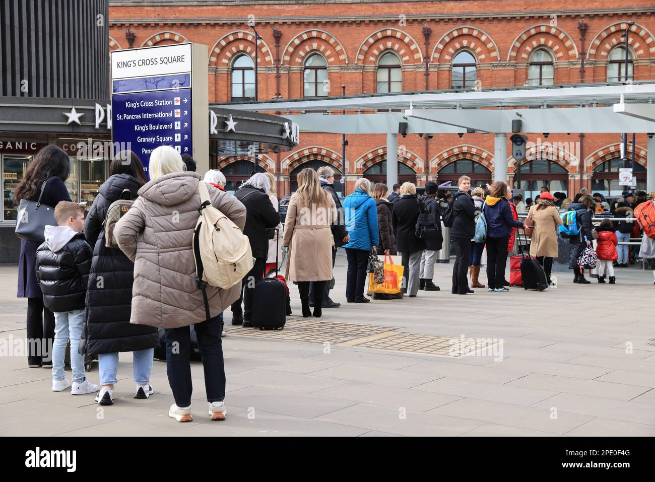 London, UK, 15th March 2023. Long queues for cabs outside Kings Cross ...
