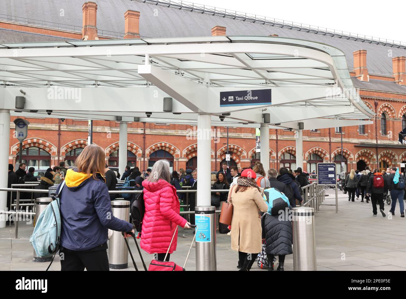London, UK, 15th March 2023. Long queues for cabs outside Kings Cross ...