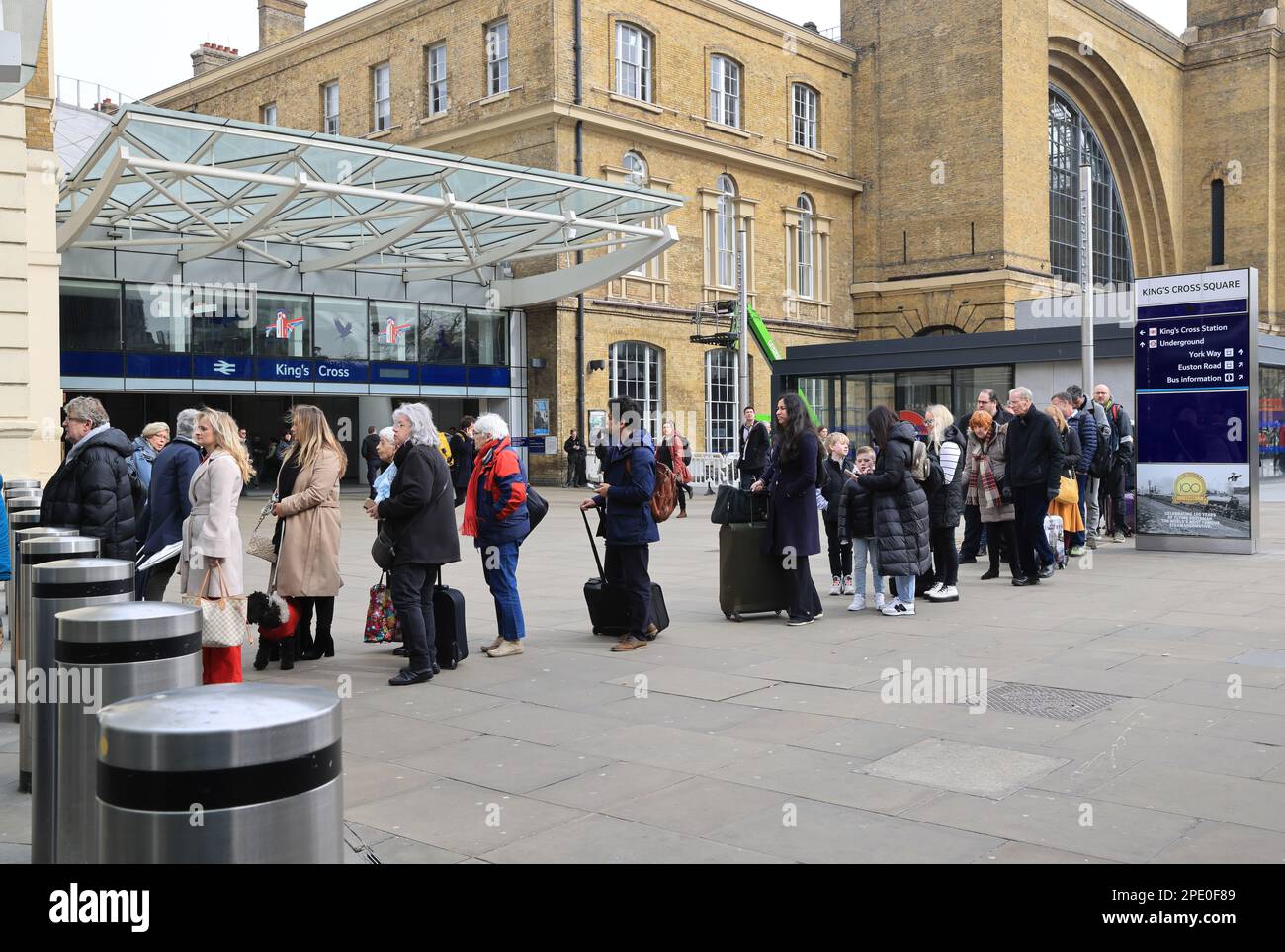 London, UK, 15th March 2023. Long queues for cabs outside Kings Cross ...