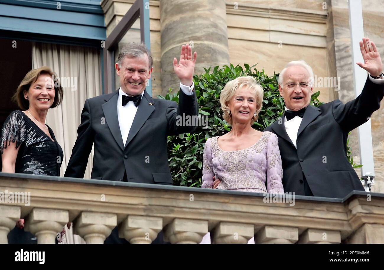 Bundespraesident Horst Koehler, Zweiter von links, mit seiner Ehefrau ...