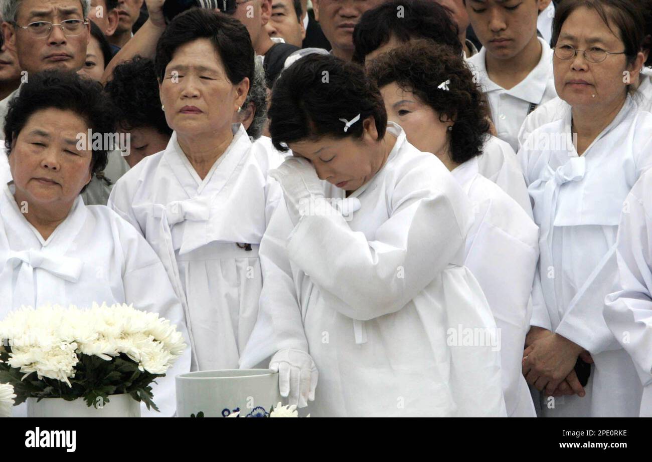 Relatives of Yi Ku, the son of Crown Prince Yi Un and the grandson of ...