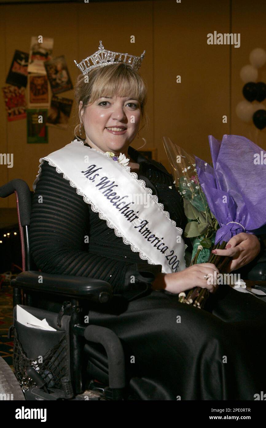 Kristen Connors, the new Ms. Wheelchair America, poses after winning ...