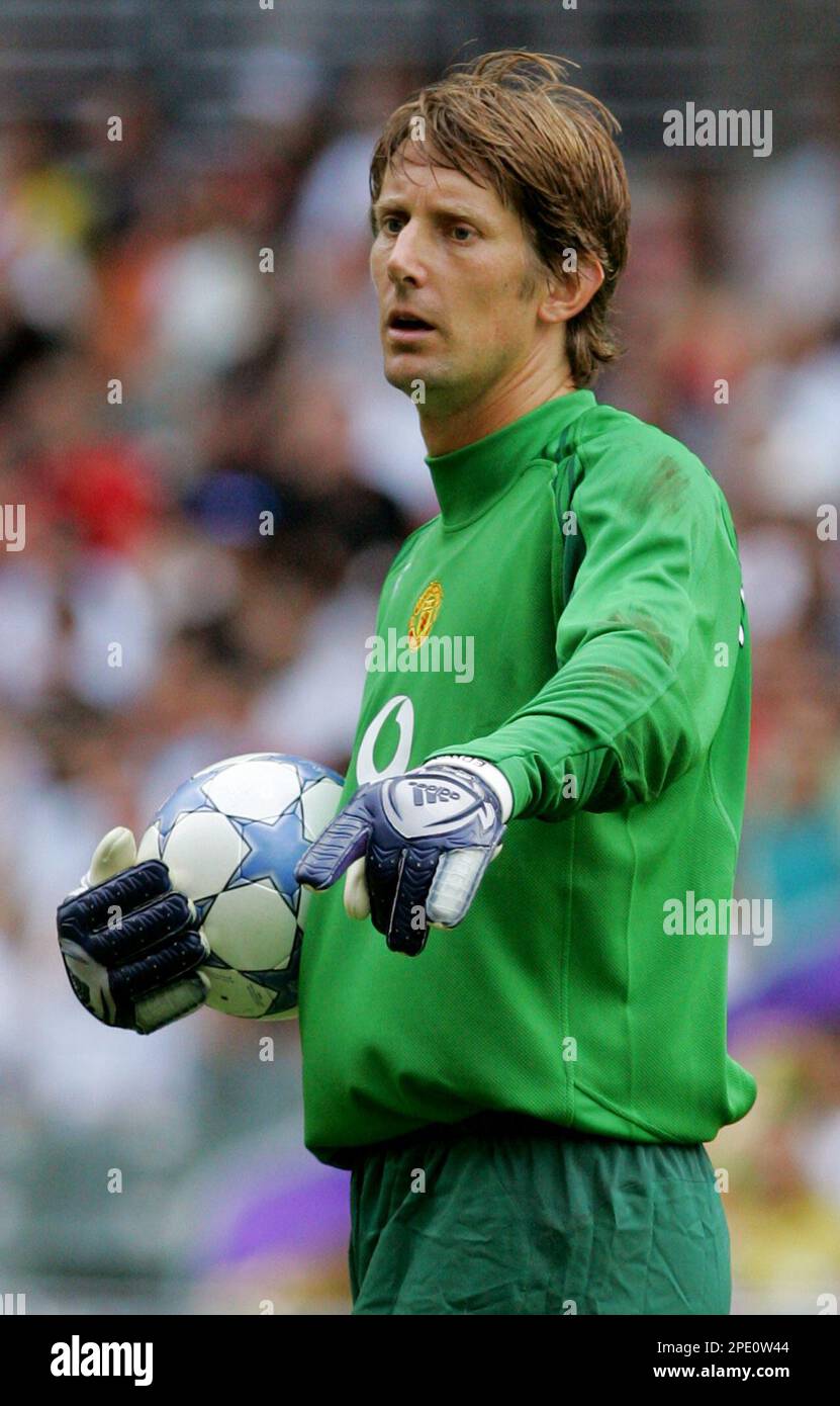 Manchester United goalkeeper Edwin van der Sar gestures during a ...