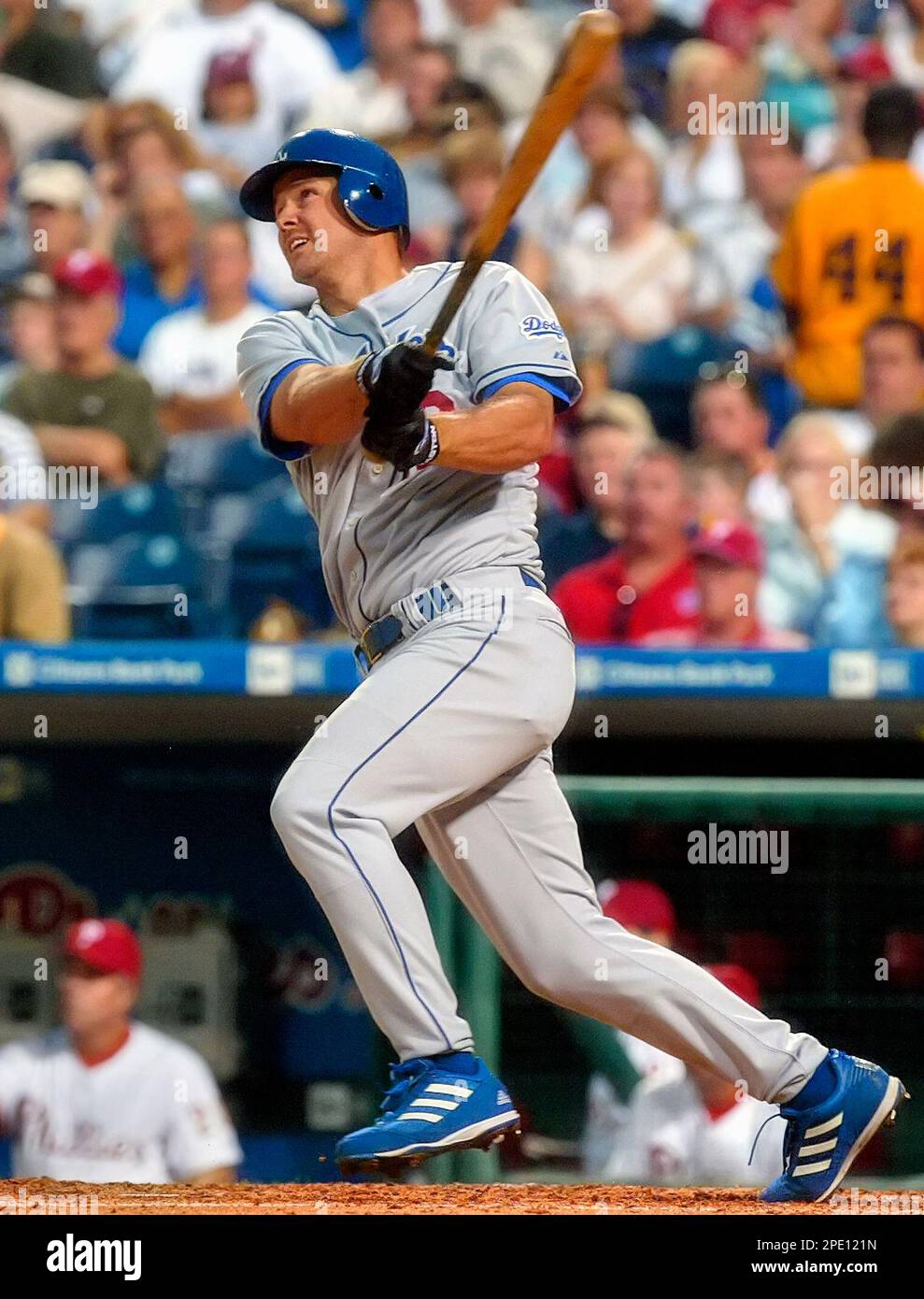 Los Angeles Dodgers' Jeff Kent watches his three-run homer off ...