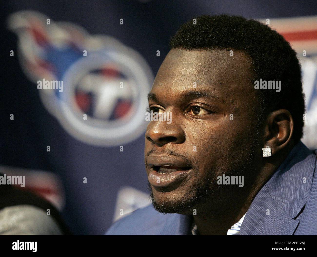 Tennessee Titans running back Travis Henry answers questions at the ...