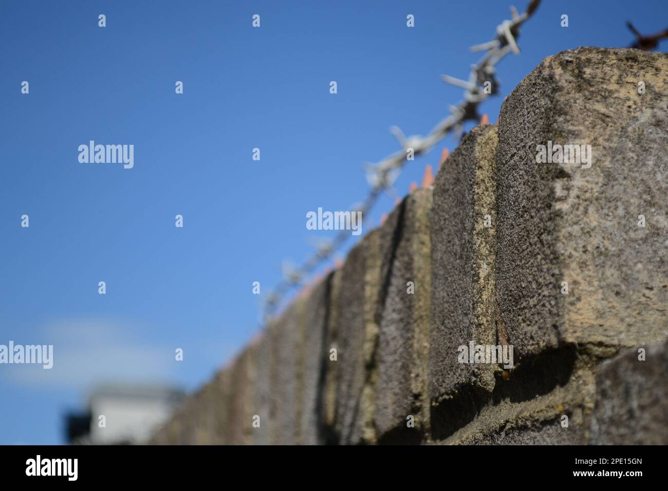 Wire fence wall sharp hi-res stock photography and images - Alamy
