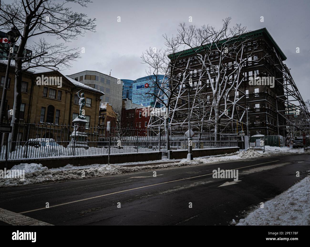 Three storey commercial building hi-res stock photography and images ...
