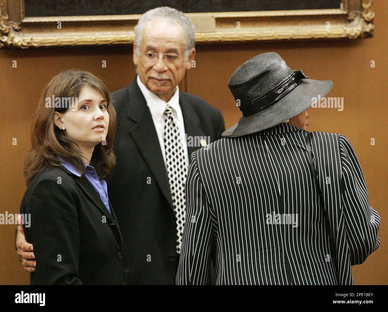 Emory McClinton, center, father of Lita Sullivan, talks with prosecutor ...