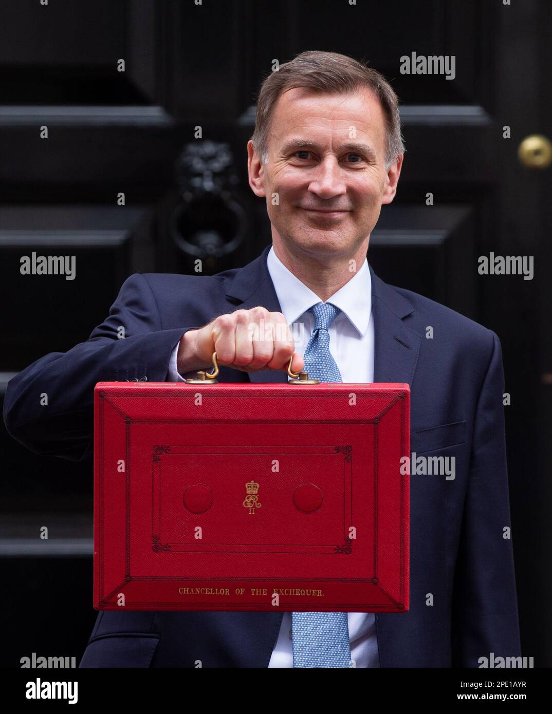 Posing outside house of commons hi-res stock photography and images - Alamy