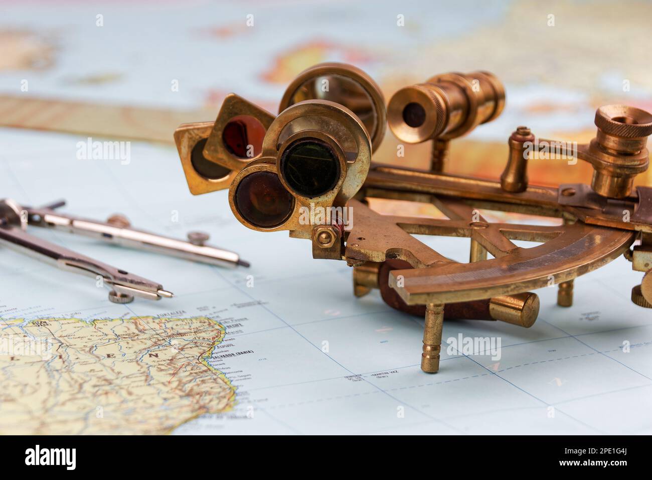 Antique brass compass on map hi-res stock photography and images - Alamy