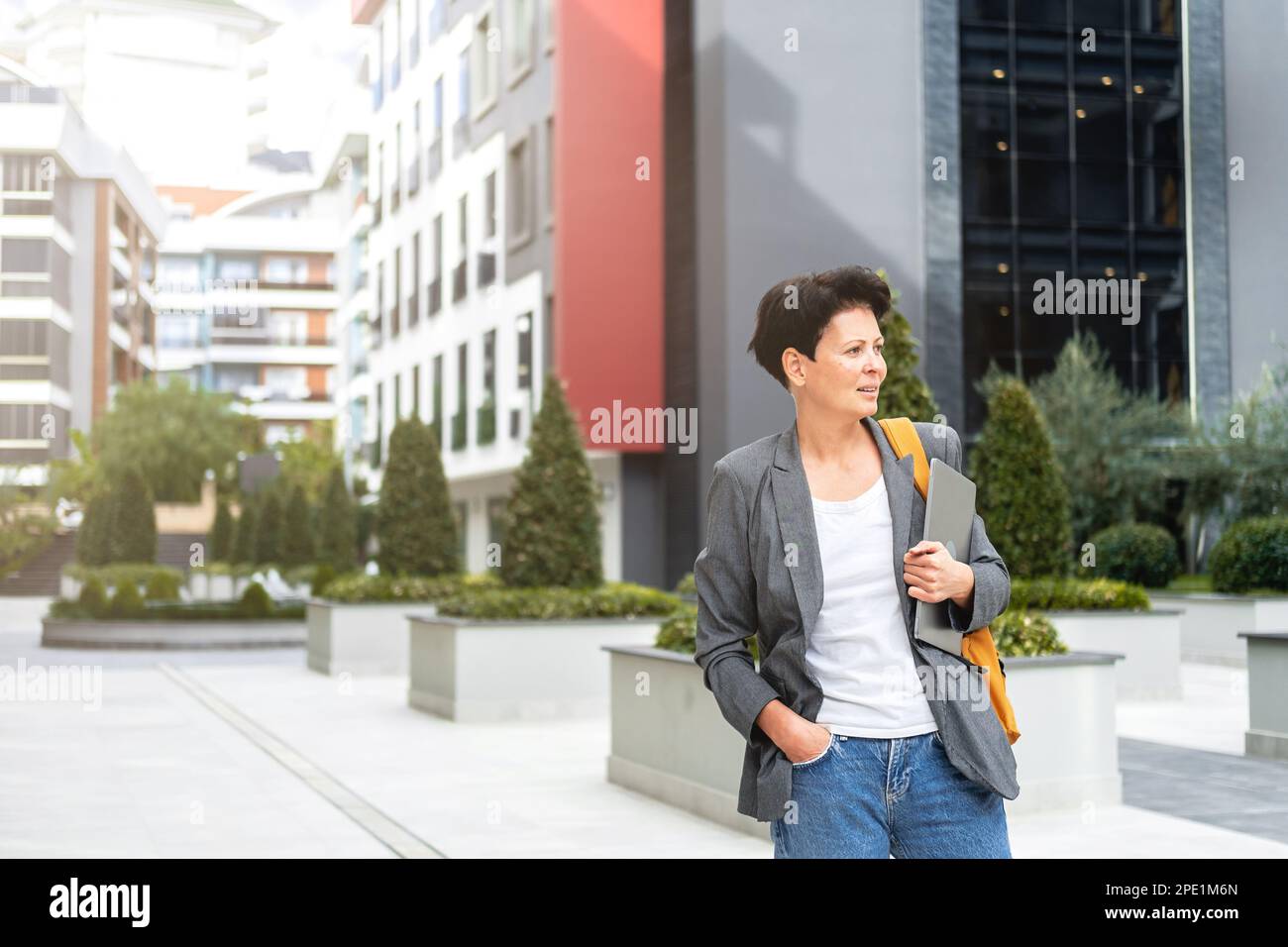 Female entrepreneurship confident middle hi-res stock photography and ...